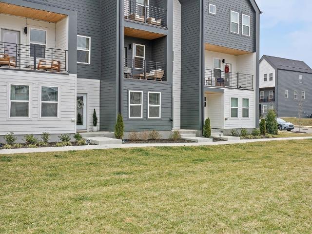 600 Markham St