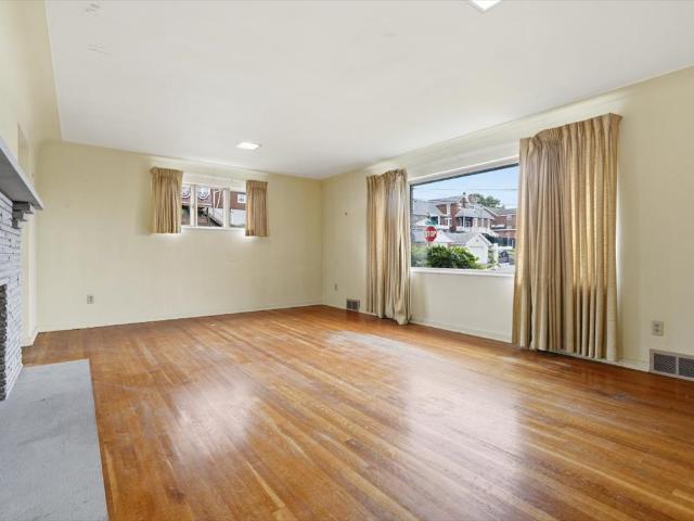 600 Mary St
