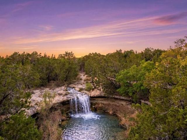 600 N Angel Light Dr, Spicewood, TX 78669