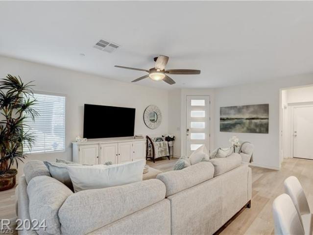 600 N Carriage Hill Drive 1181