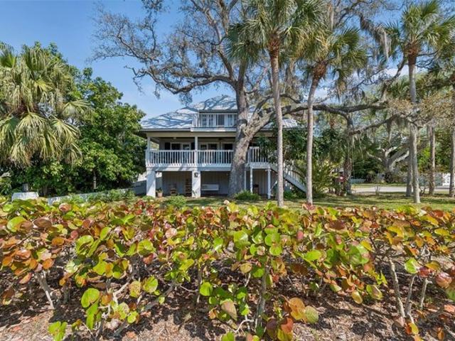 600 N Mayo St, Crystal Beach, FL 34681