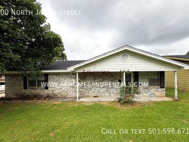600 North James Street | 4 Bedrooms | 2 Bathrooms * 1/2 OFF FIRST MONTH'S RENT!