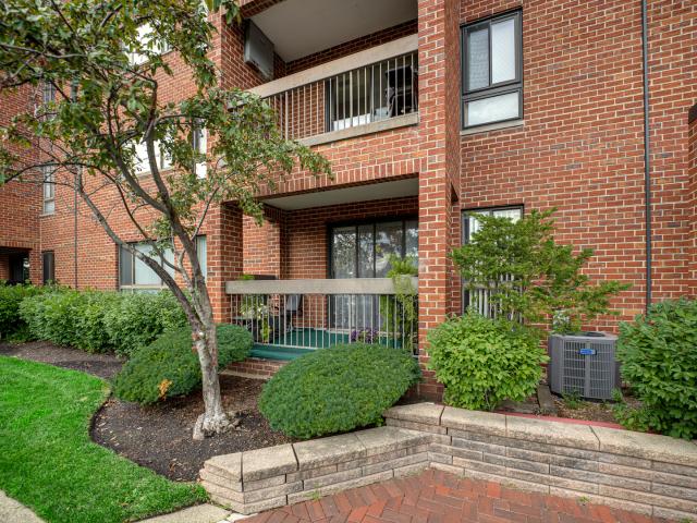 600 Naples Court # 106