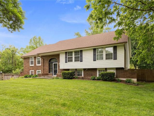 600 NE Sunny Creek Ln, Blue Springs, MO 64014 | MLS #2605 | Compass