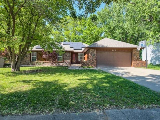 600 NW 66th St, Kansas City, MO 64118