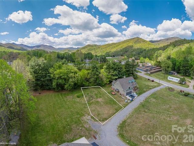 600 Sophie Rd, Maggie Valley, NC 28751