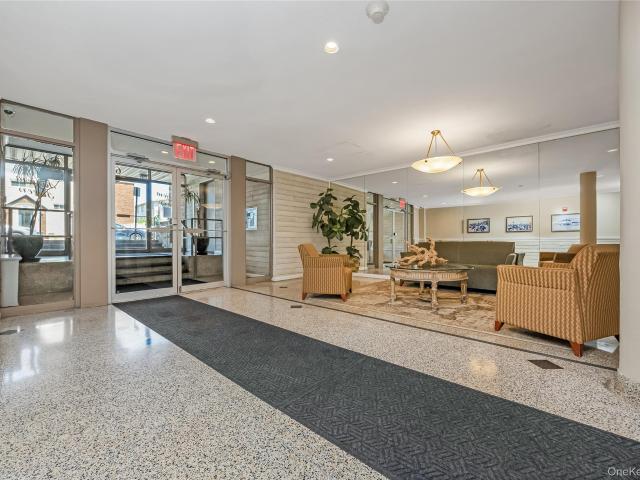 600 Shore Road 6K