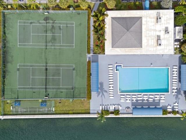 600 Parkview Dr Apt 1029, Hallandale Beach, FL 33009