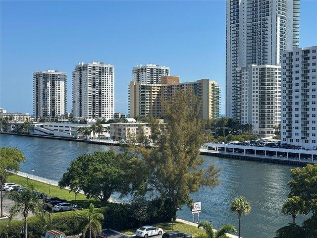 600 Parkview Dr Apt 717, Hallandale Beach, FL 33009