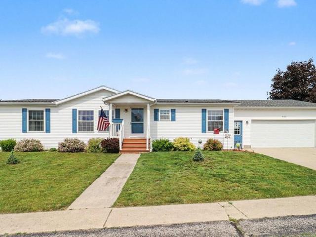 600 Peach Ln, Fremont, MI 49412