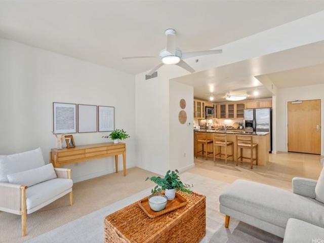 600 Queen St Apt 1503, Honolulu, HI 96813