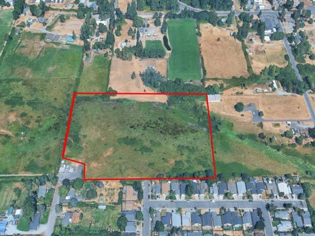 600 Roguelea Ln, Grants Pass, OR 97526