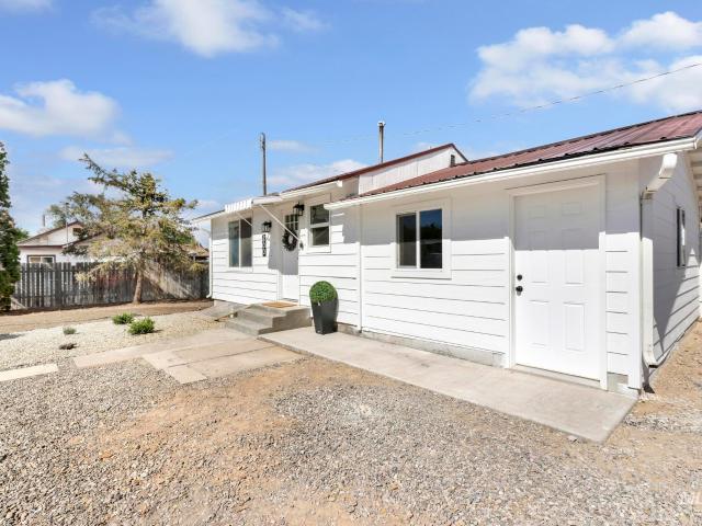 600 Redwood Lane