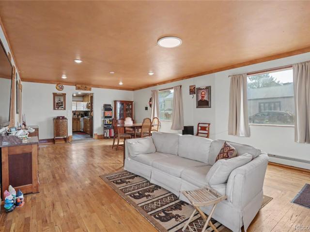 600 W 6th Street