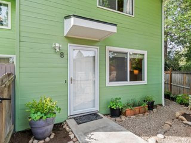 600 W 1st St Apt 8, Phoenix, OR 97535