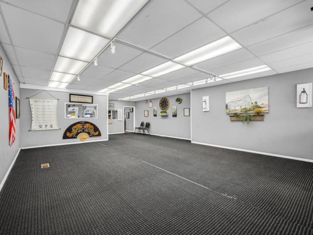 600 W Side Square