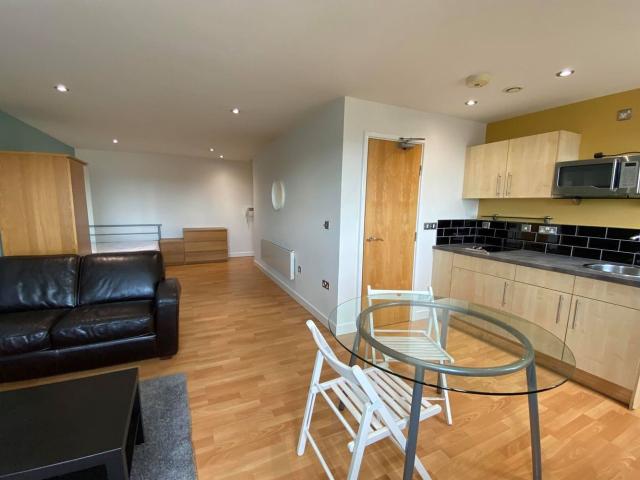 600, West One Cube, City Centre, S1