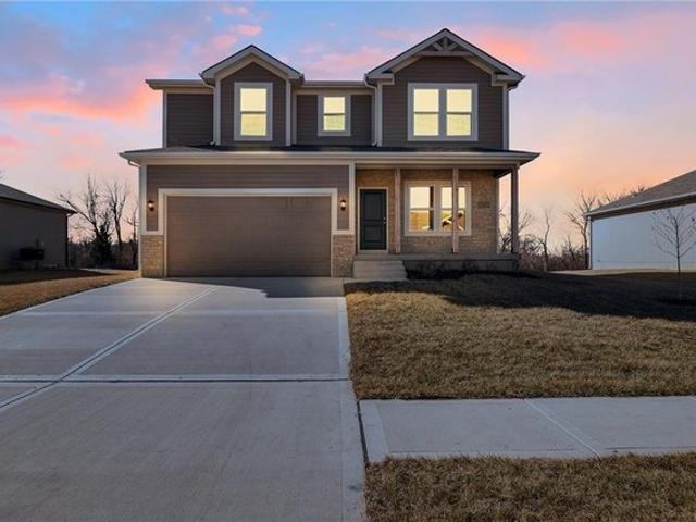 600 Wild Lupine Ln, Raymore, MO 64083
