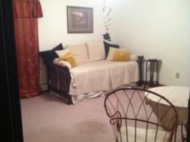 $600 total, May 1st, furnished room, female only South Windsor/Manchester