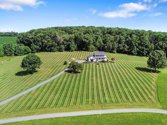 600 Turf Farm Dr, Sykesville, MD 21784