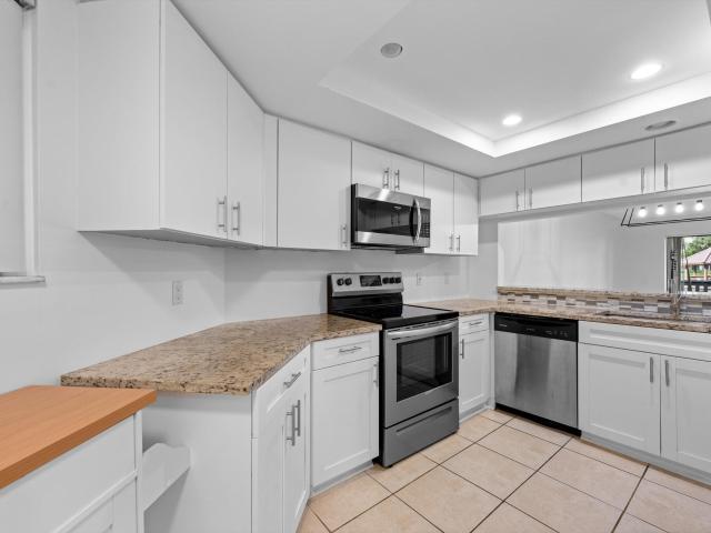 600 Uno Lago Dr, Unit 104, Juno Beach, FL 33408 | MLS #R11145