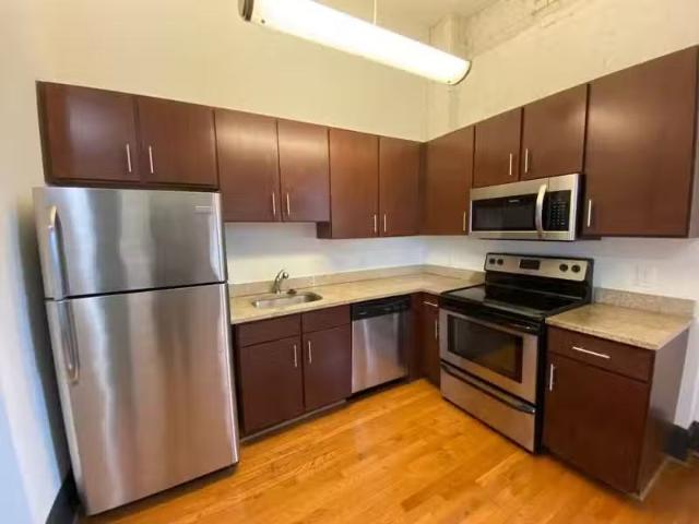 600s Two Bedroom Old Towne Flats
