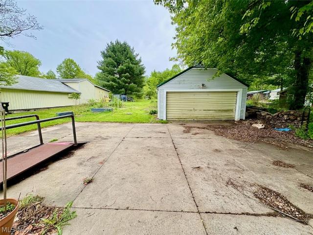 6014 North Ridge Road W