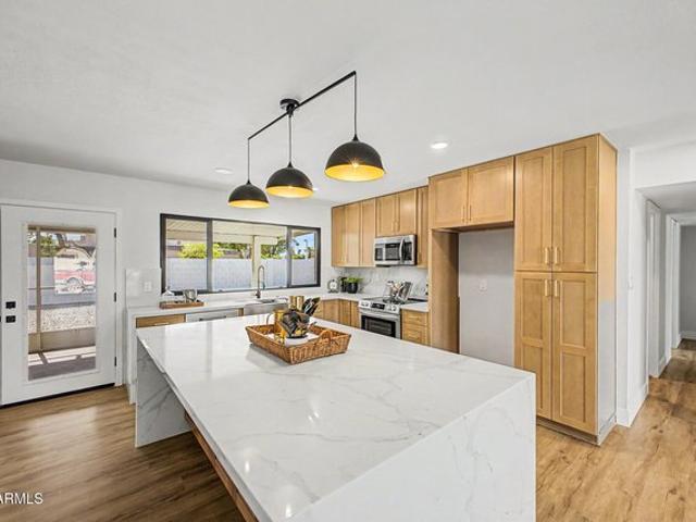 6014 S Dorsey Ln, Tempe, AZ 85283