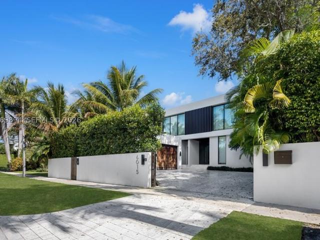 6015 N Bay Rd, Miami Beach, FL 33140