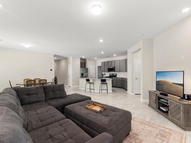 6015 Osprey Drive