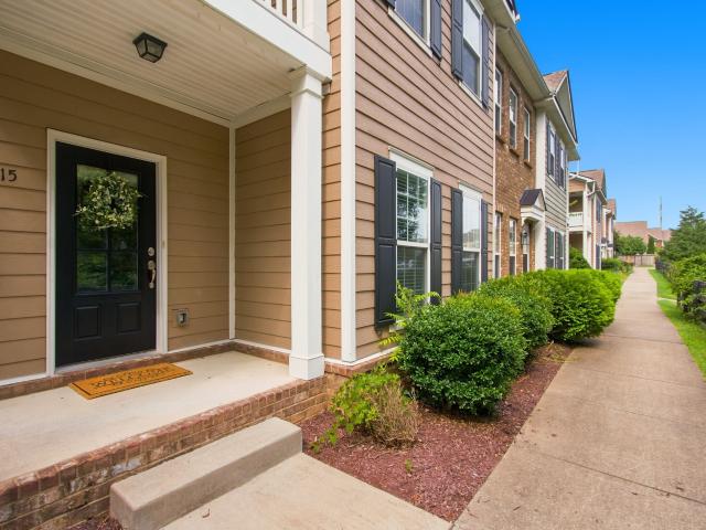 6015 DuPont Cv