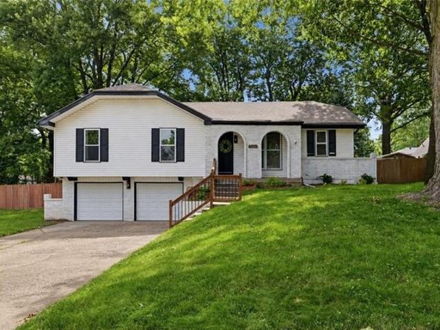 6015 Hauser Dr, Shawnee, KS 66216