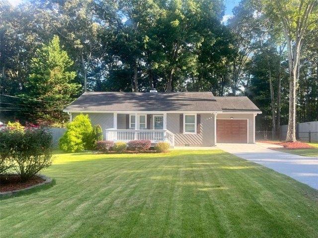 6015 Sumter Dr, Douglasville, GA 30135