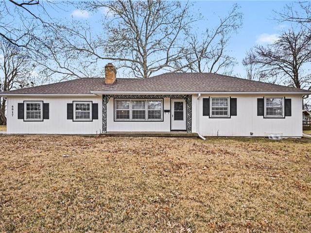 6017 N Howard Ave, Gladstone, MO 64118 | MLS #2596 | Compass