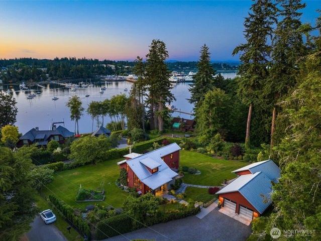 6017 Rose Loop NE, Bainbridge Island, WA 98110