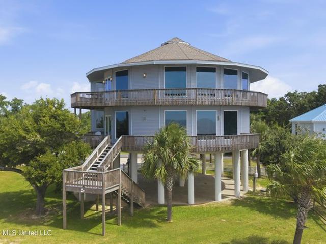 6017 W Belle Fontaine Dr, Ocean Springs, MS 39564