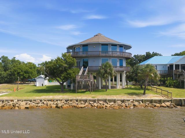 6017 W Belle Fontaine Drive