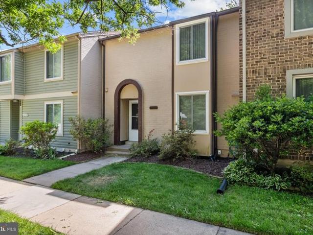 6018 Timber Hollow Ln, Springfield, VA 22152