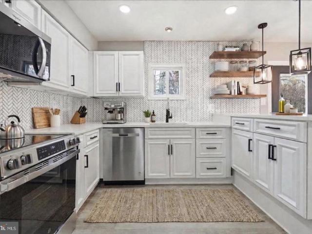 6018 Woodland Lane