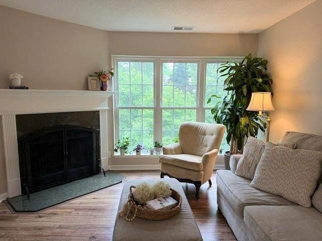 6010 Chasewood Pkwy Apt 203, Minnetonka, MN 55343