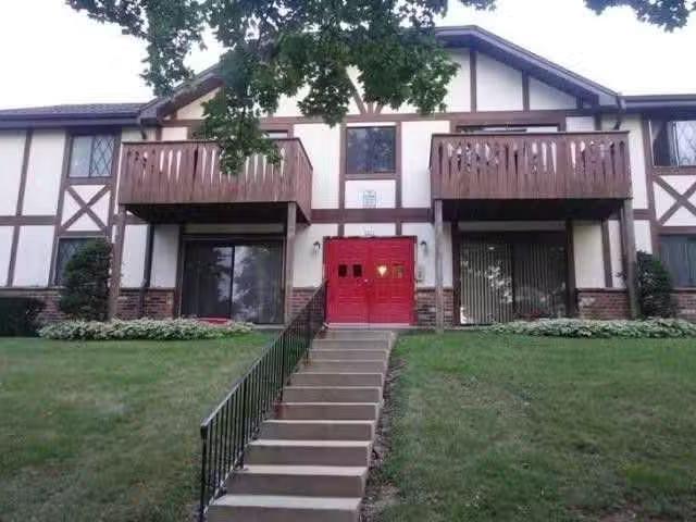 6010 W Calumet Road 2 Bedroom, 2 Bath Condo 6010 W. Calumet.