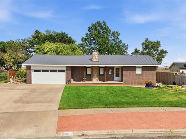 6011 Sunset Dr, Guymon, OK 73942