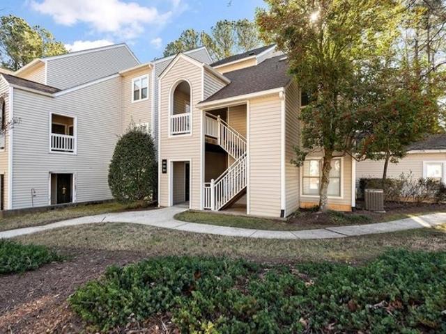 6011 Winterpointe Ln, Raleigh, NC 27606