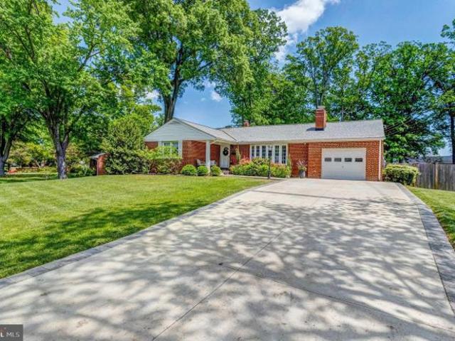 6013 Mayfair Ln, Alexandria, VA 22310