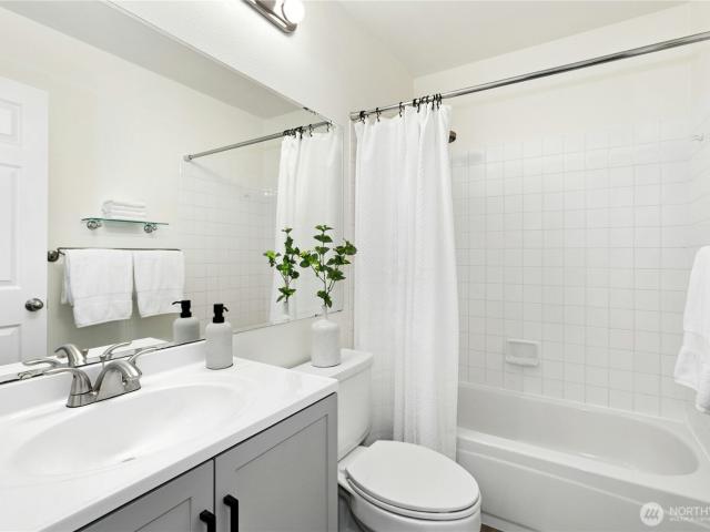 601 12th Ave NW, Unit E4, Issaquah, WA 98027 | MLS #2556