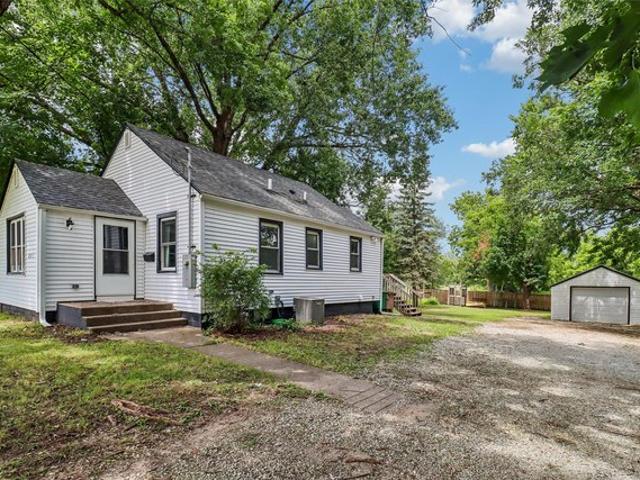 601 1st St E, Altoona, IA 50009