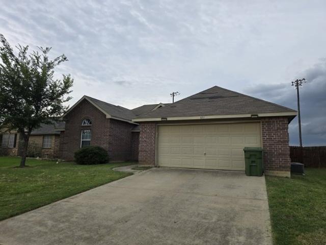 601 Countryside Dr, Aubrey, TX 76227