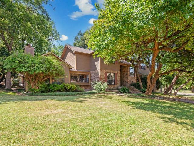 601 Carriage Trail
