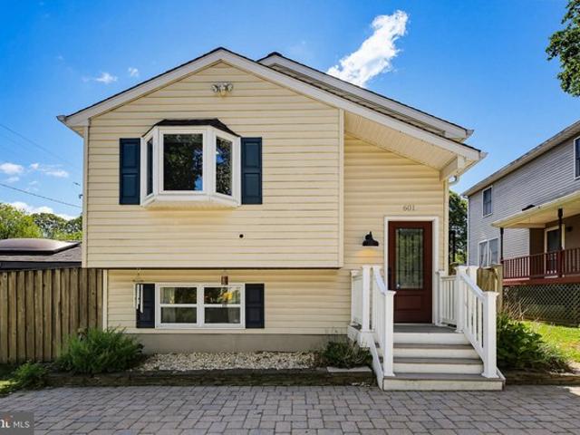 601 Center Dr, Severna Park, MD 21146