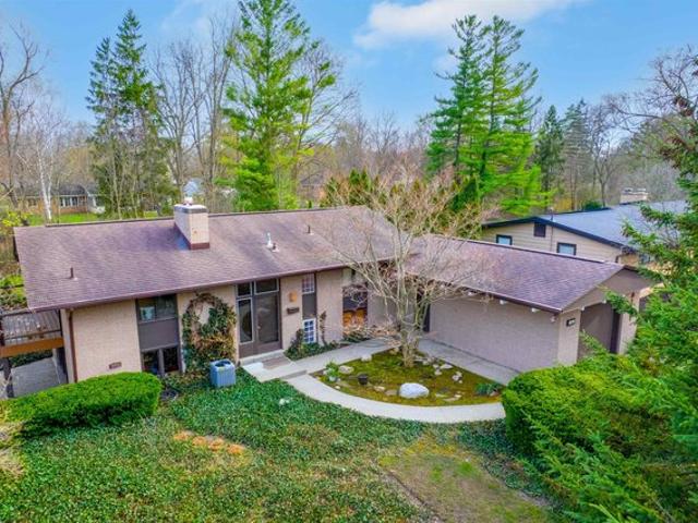 601 Crescent Dr, Midland, MI 48640